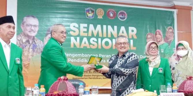 Internasionalisasi UMI, Pekan Pesantren Hadirkan Naib Chancellor UKM ...